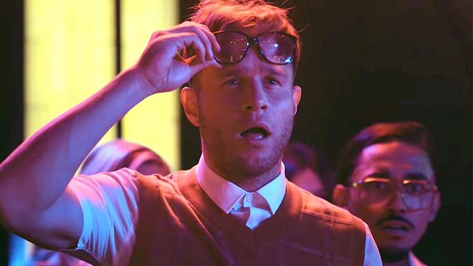 Olly Murs Shows His Moves with Snoop Dogg in new Johnny English video