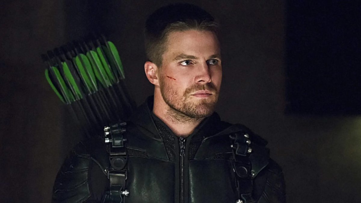 Promo Images from The Flash vs. Arrow Crossover Episode Debut