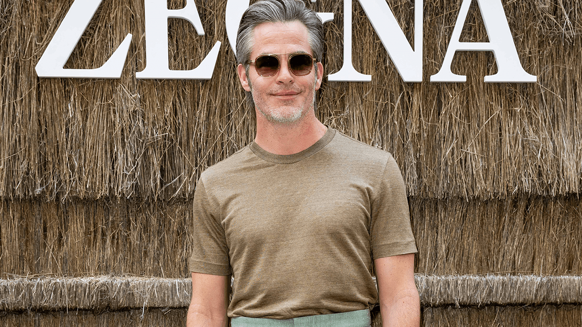 Poolman Photo Unveils First Look at Chris Pine in His Feature ...