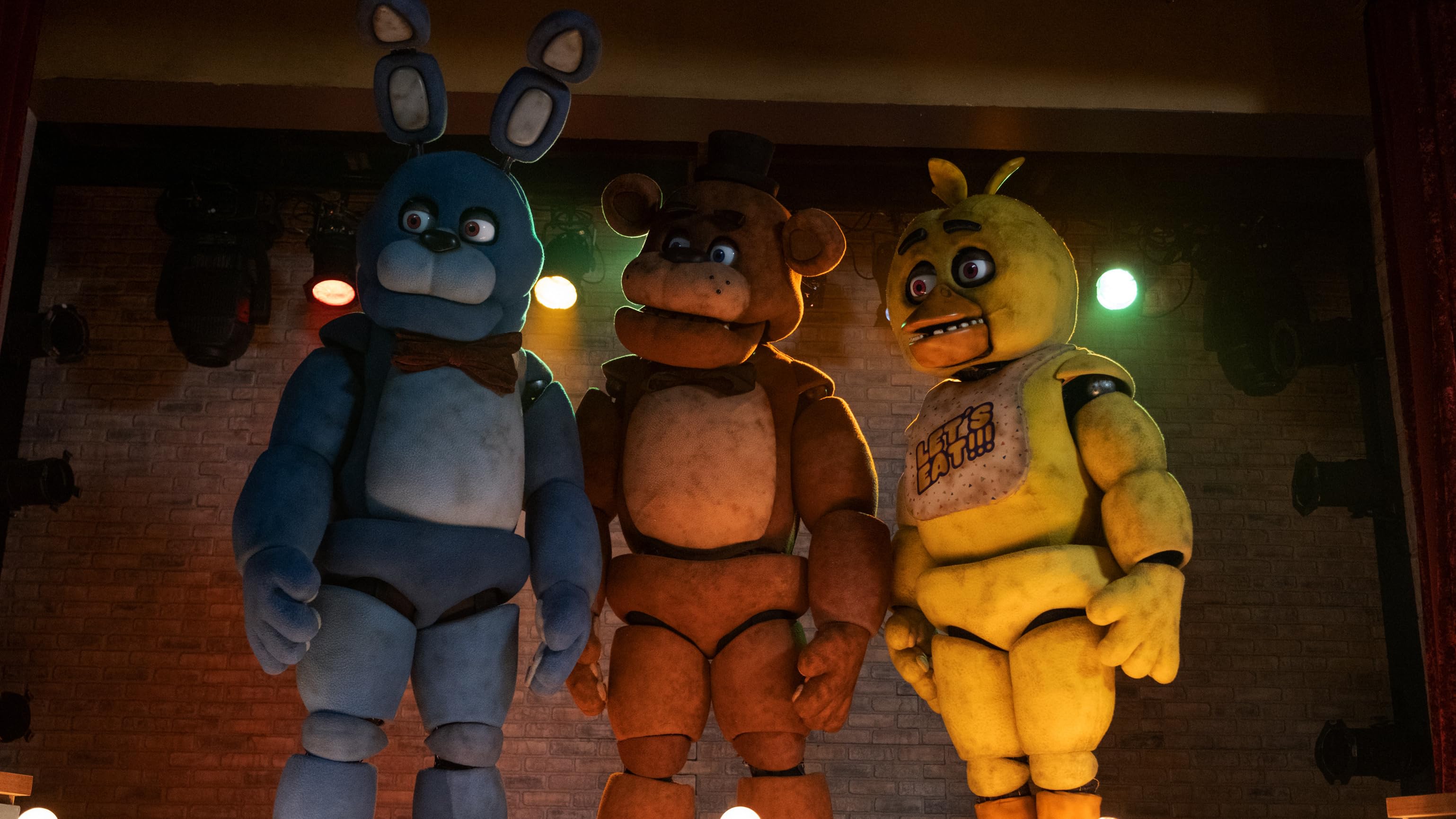 Five Nights at Freddy's Movie Photos Show BTS Look at Freddy Fazbear's ...