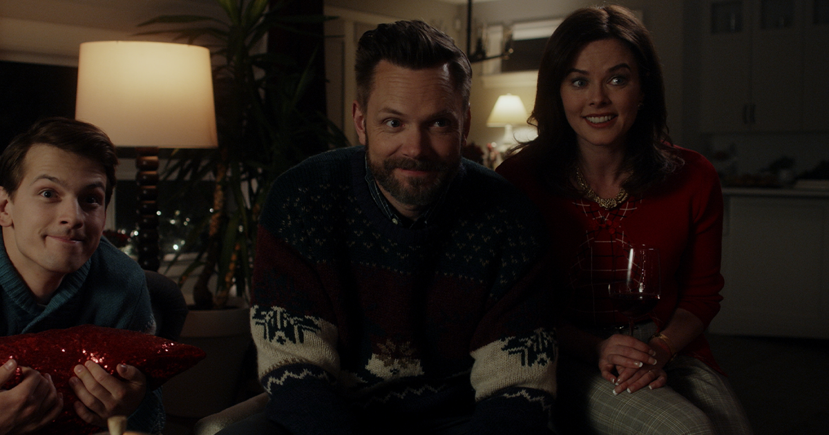 It's a Wonderful Knife Interview: Joel McHale on Holiday Horror ...