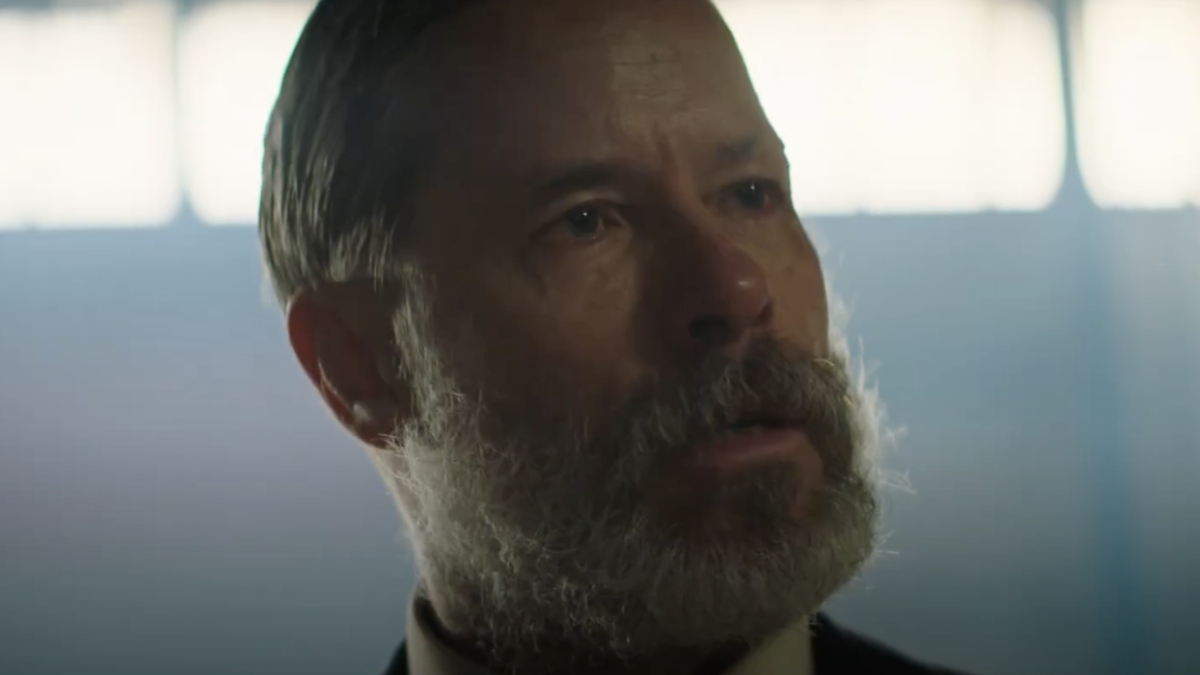 Exclusive Sunrise Clip Previews Creepy Guy Pearce Performance in New ...
