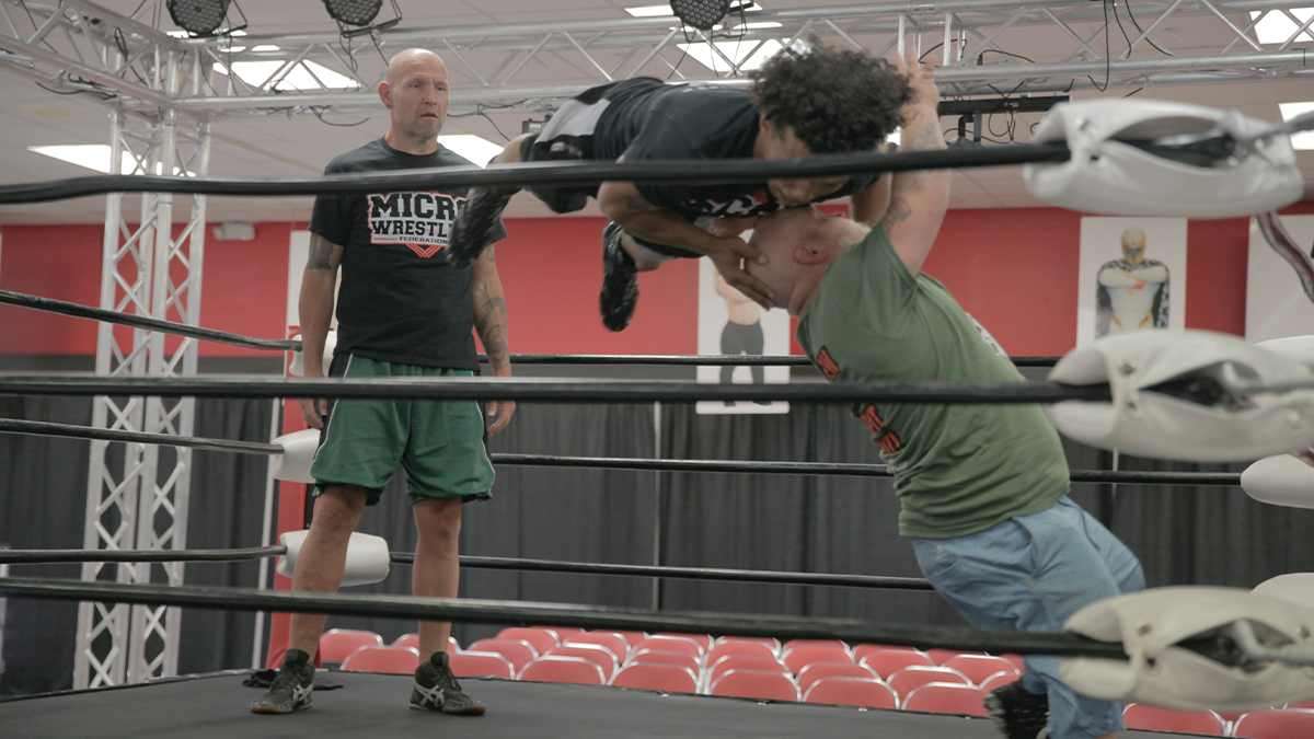 Big Little Brawlers Clip Previews Start of New Discovery Series