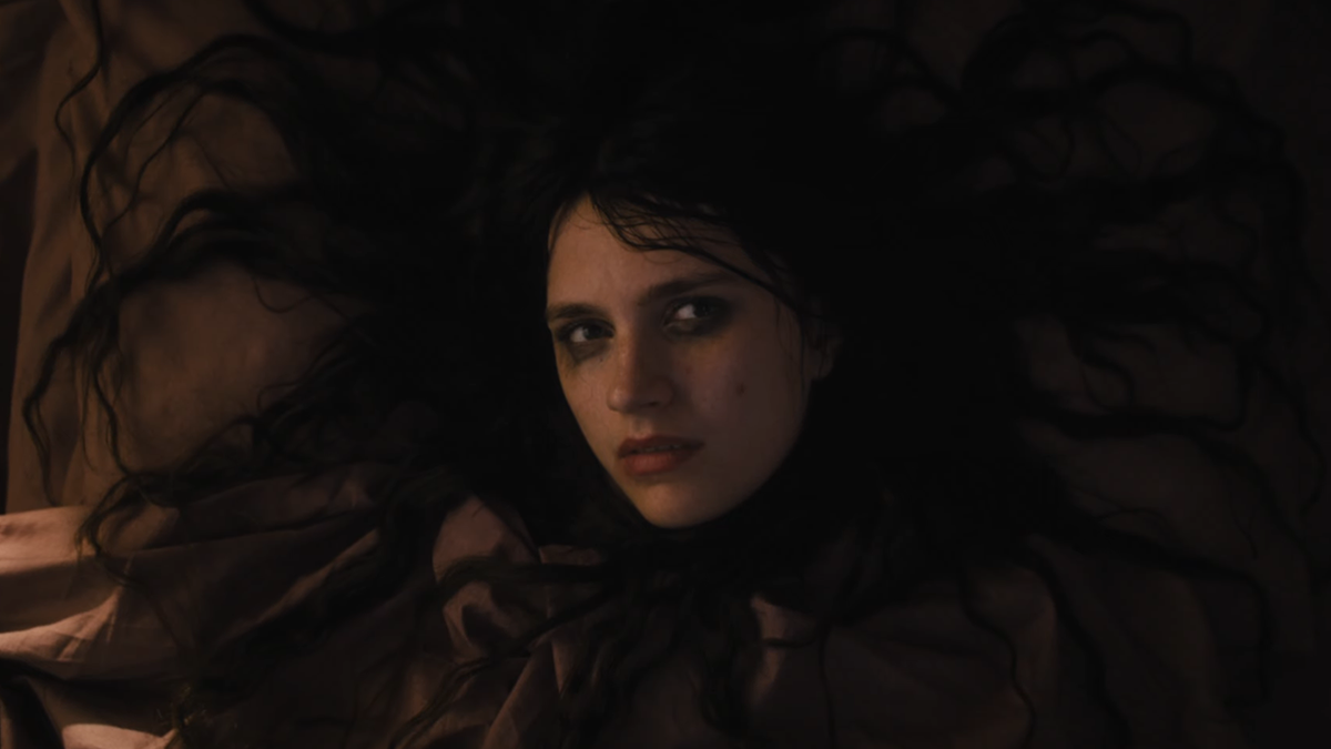 The First Omen Photo Offers Unsettling First Look at Horror Movie Prequel