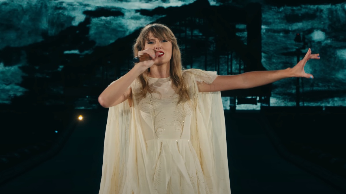 Taylor Swift: What Is the CO2 Emissions Controversy? Is Her Private Jet ...