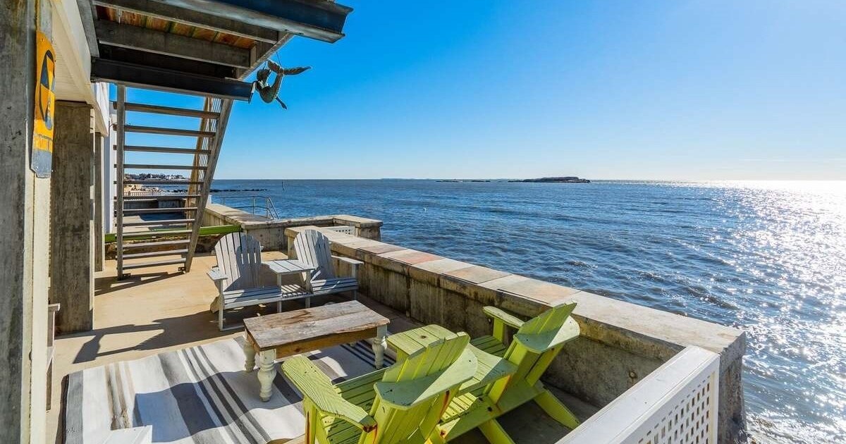 Beach Hunters Season 7 Streaming: Watch and Stream Online via Hulu