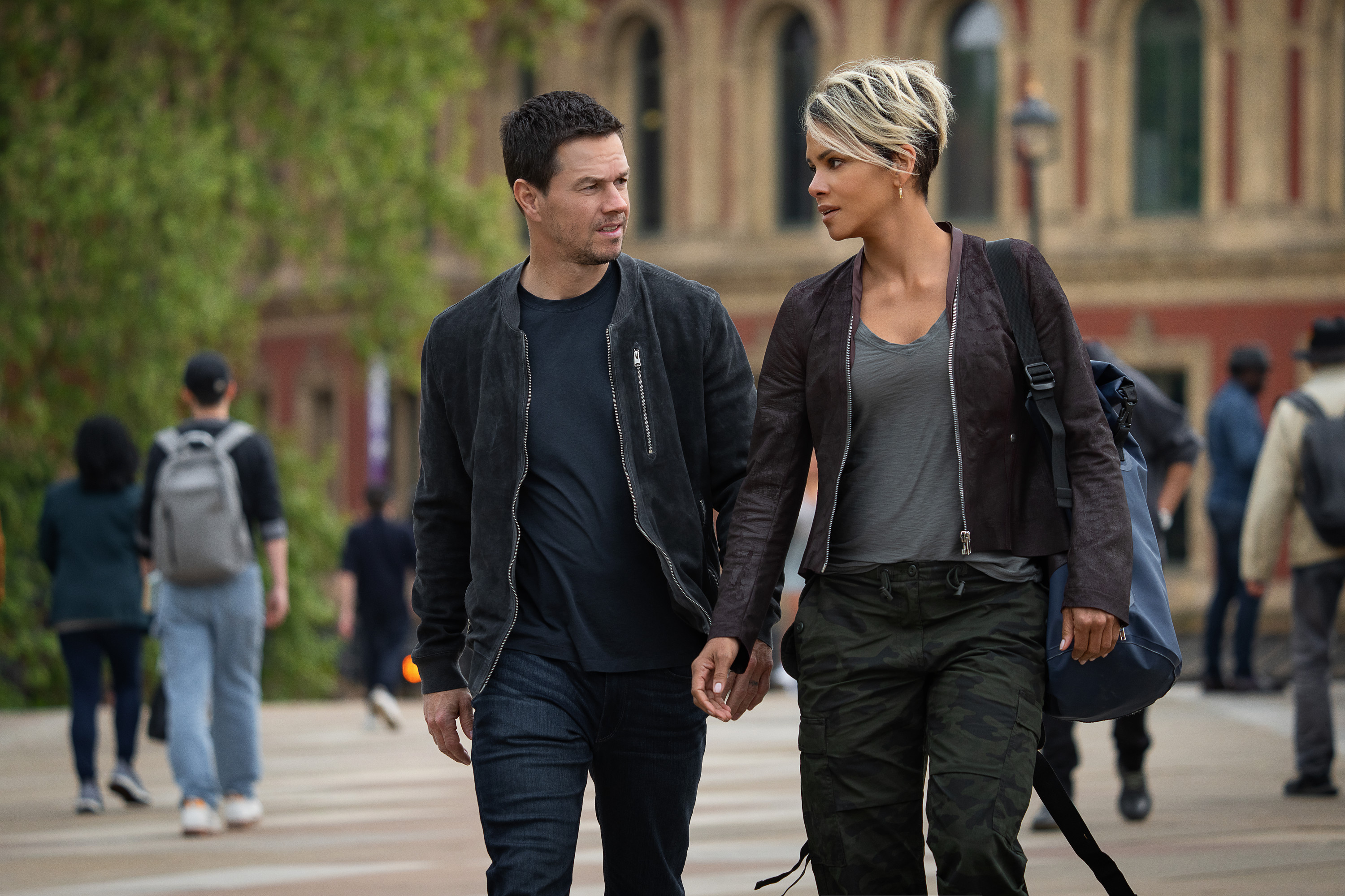 The Union First Look Shows off Mark Wahlberg & Halle Berry-Led Thriller