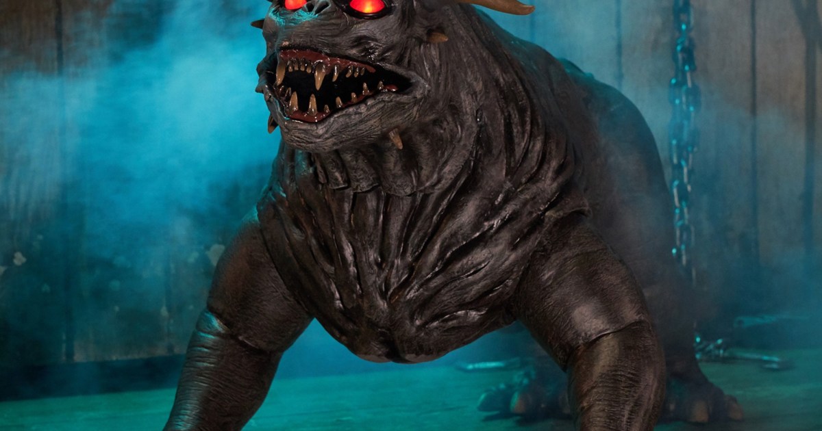 Life-Size Ghostbusters Terror Dog Back at Spirit Halloween