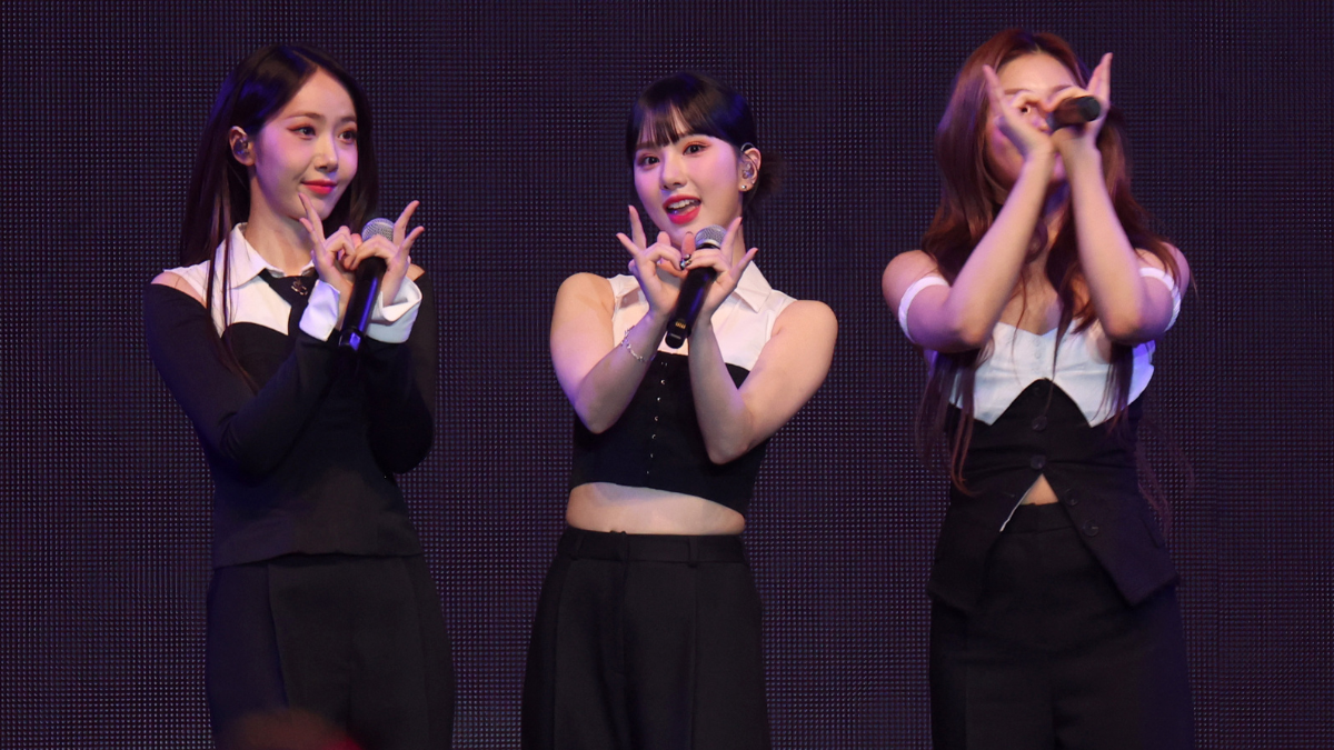 VIVIZ World Tour 2024: Dates & Locations of K-Pop Group Revealed