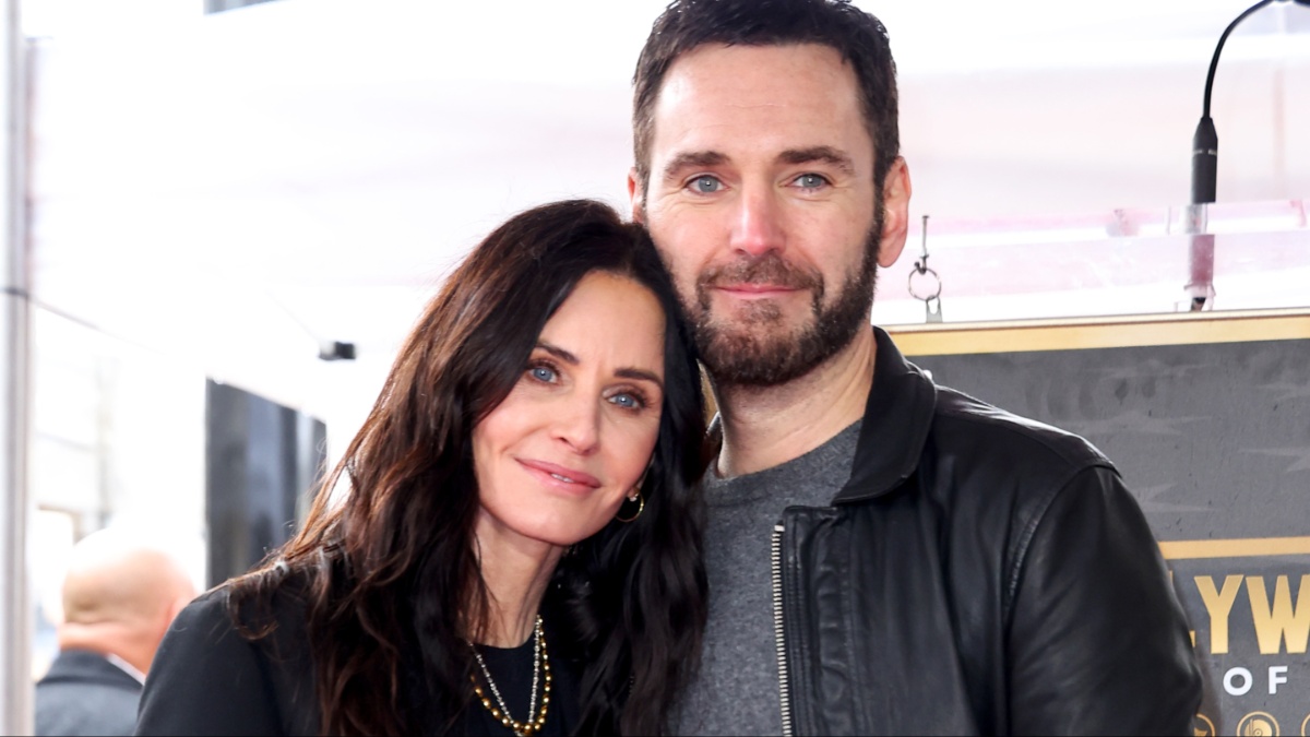 Who Is Courteney Cox's Boyfriend? Johnny McDaid's Age & Relationship ...