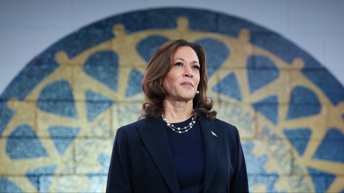Kamala Harris Rally: Was Her Crowd Photoshopped or AI-Generated? Trump ...