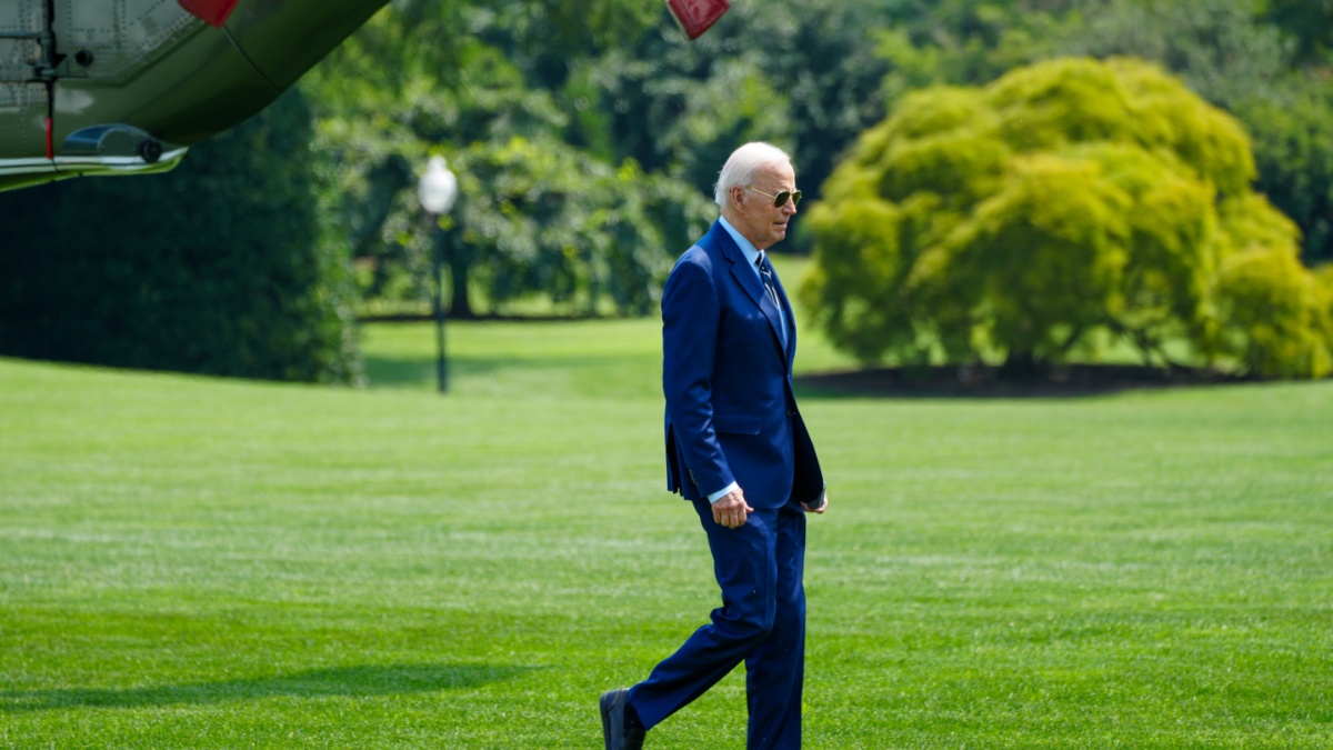 No, the Joe Biden 'Body Double' Conspiracy Isn't Real & He Hasn't Been ...