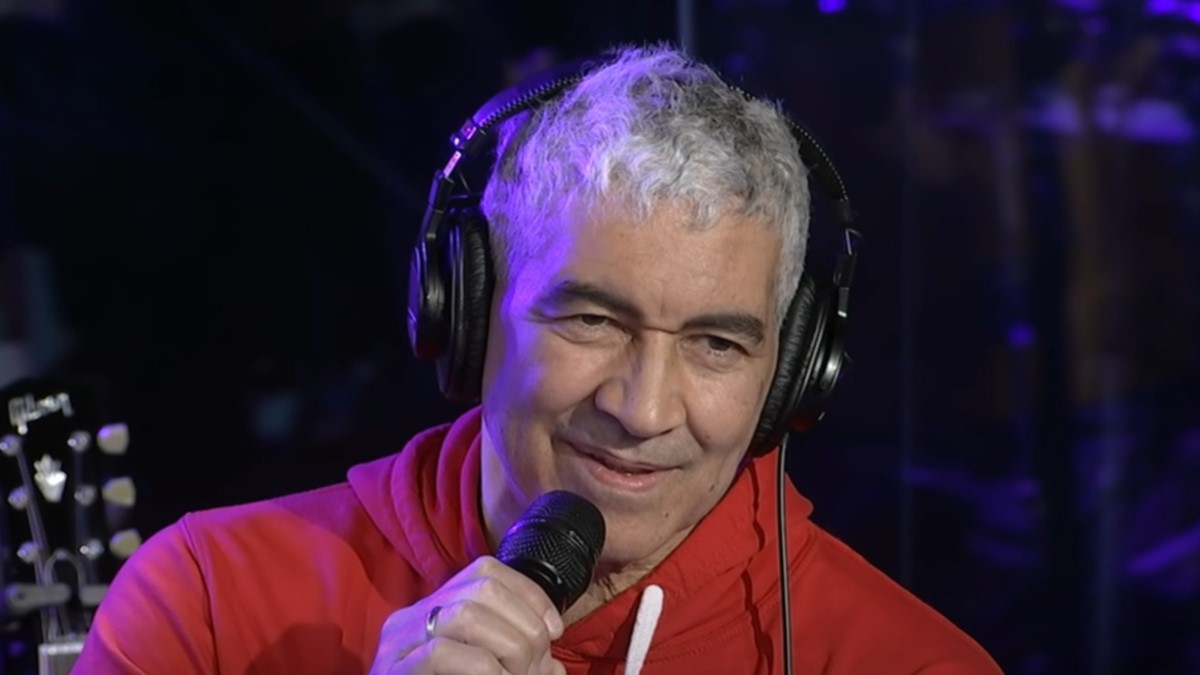 Why Did Pat Smear Quit Foo Fighters? 1997 Exit Explained