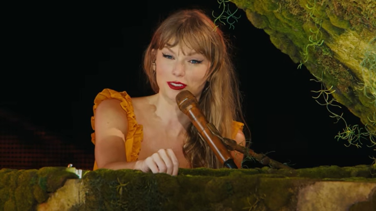 How Did Hillary Clinton React to Taylor Swift's Endorsement of Kamala ...