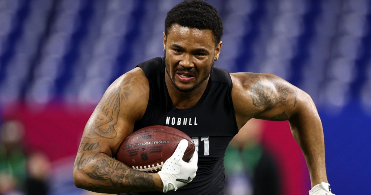 Panthers’ Ja’Tavion Sanders Suffers Neck Injury vs Chiefs