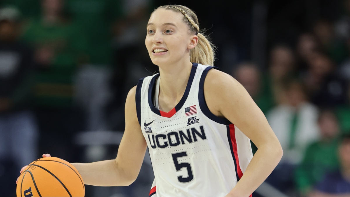 Paige Bueckers Suffers Knee Injury in UConn vs. Villanova Match