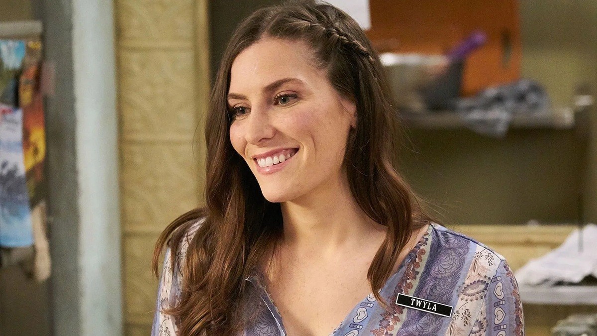 Schitt's Creek Actor Sarah Levy Gets Emotional After Losing Home Amid ...