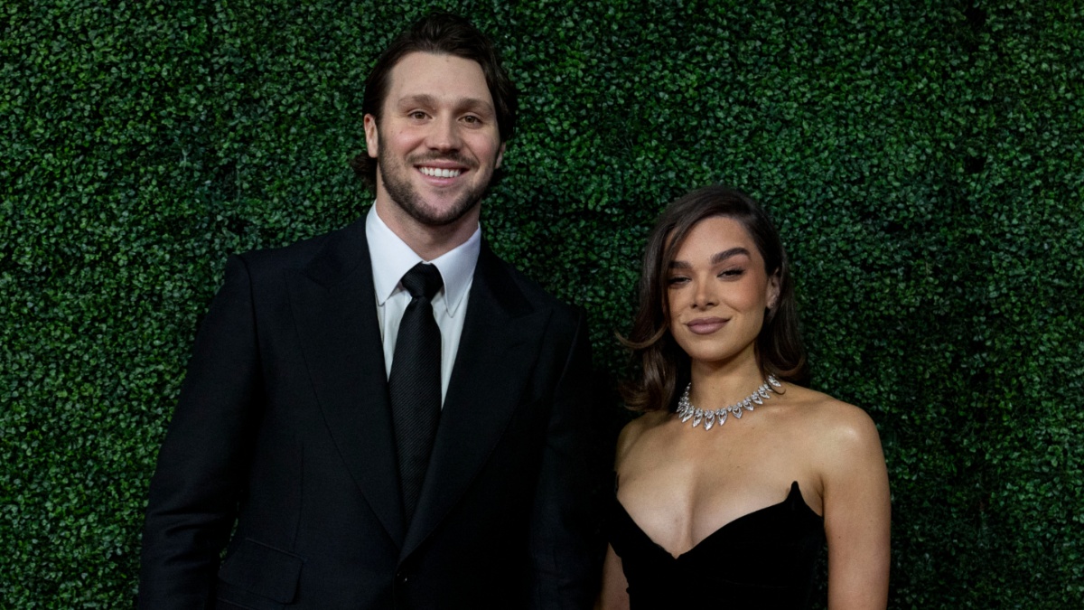 Josh Allen & Fiancee Hailee Steinfeld Kiss After He Wins NFL's 2025 MVP ...