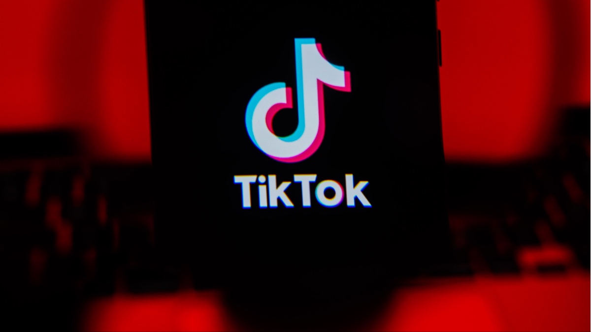 What Is 'Snowball Kiss' on TikTok? Trend Explained
