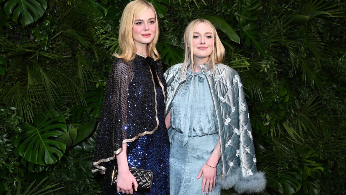 Dakota Fanning Reveals Childhood Photo for Elle Fanning’s Birthday