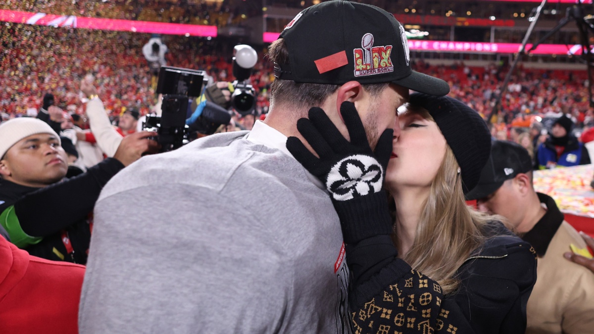 'Travis Kelce Unfollows Taylor Swift' Trends Amid Ryan Reynolds Drama