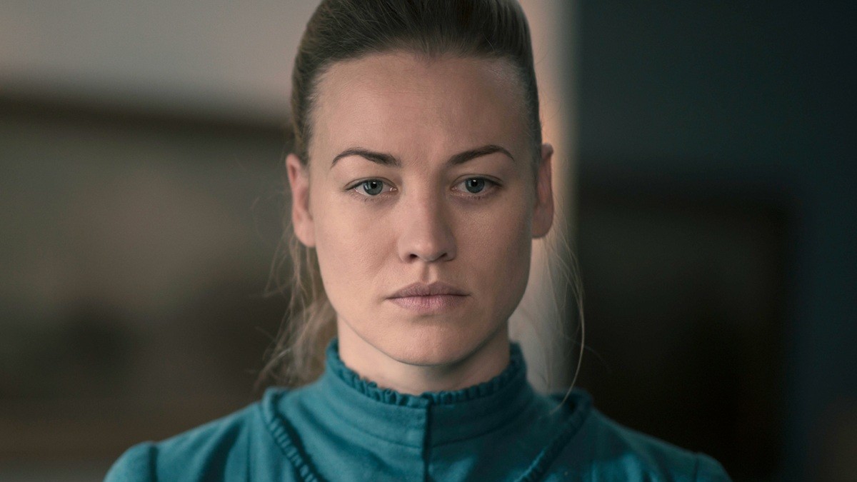 Serena's Fate in The Handmaid's Tale Books & Differences in Show Explained