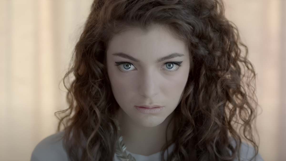 Who Is Lorde Dating? Boyfriend & Relationship History
