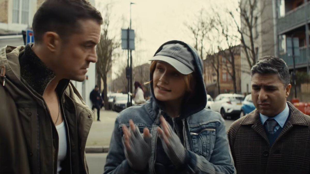 Bryce Dallas Howard & Orlando Bloom Are Undercover Improv Comics in ...