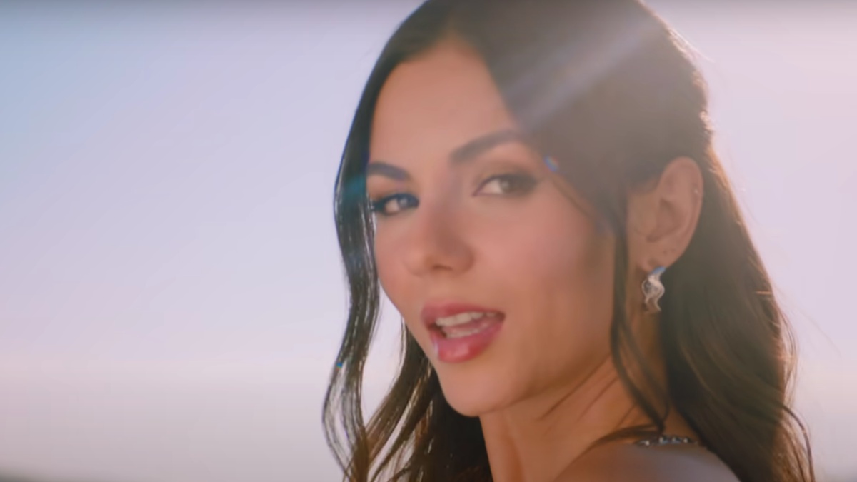 Victoria Justice 'We All Sing' Meme Comment Explained