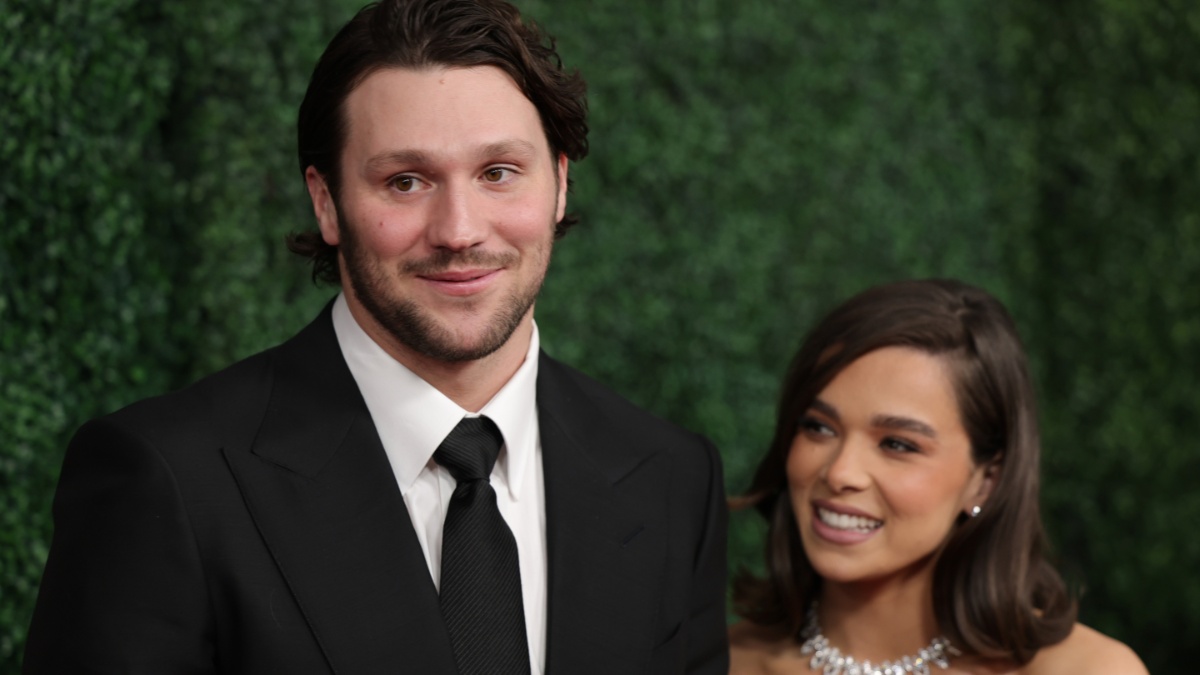 Hailee Steinfeld & Josh Allen Get Married in California Wedding