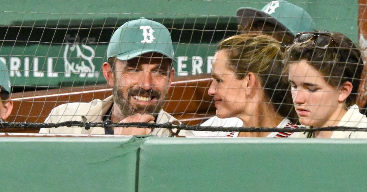 Ben Affleck & Jennifer Garner Spotted Smiling at Red Sox Game