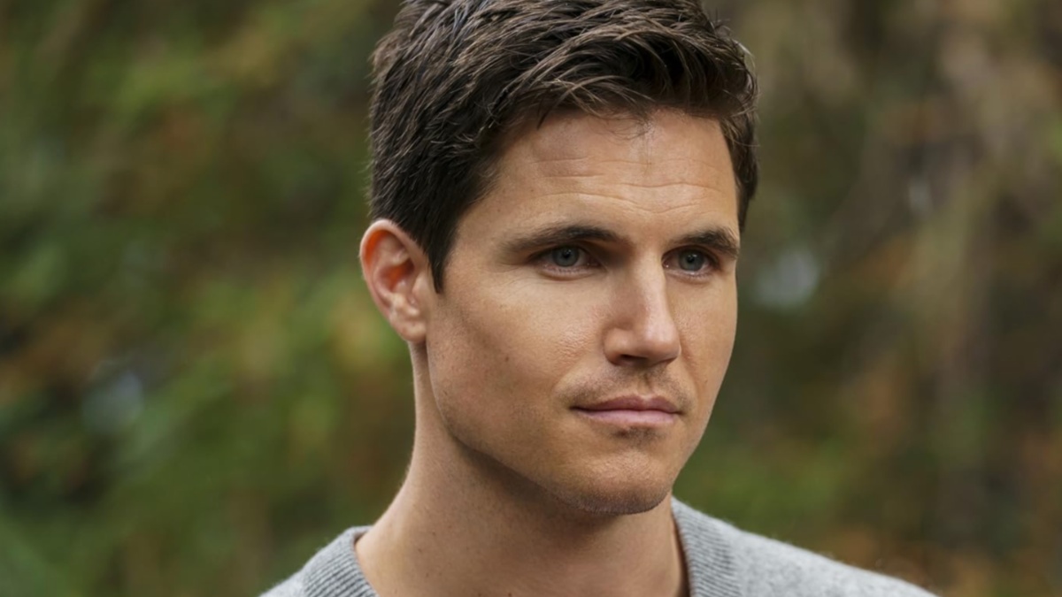 Upload's Robbie Amell on Why Nathan Died in Season 4