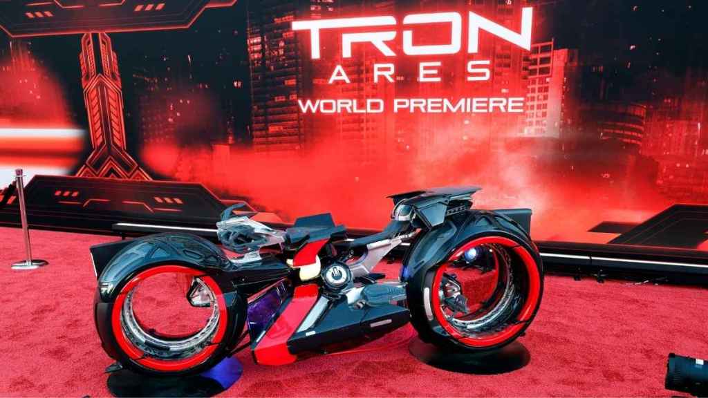 How Tron: Ares Is Connected to Legacy & How It Sets up Tron 4