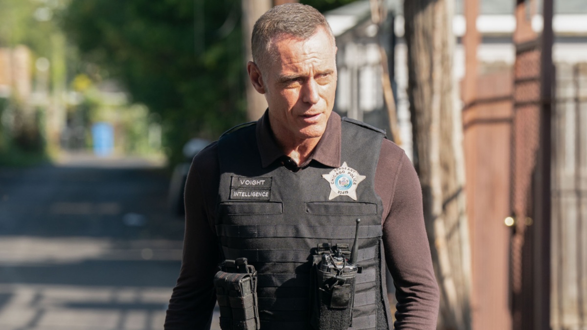 Chicago PD Season 13 Fall Finale Reveals Who Was Blackmailing Voight