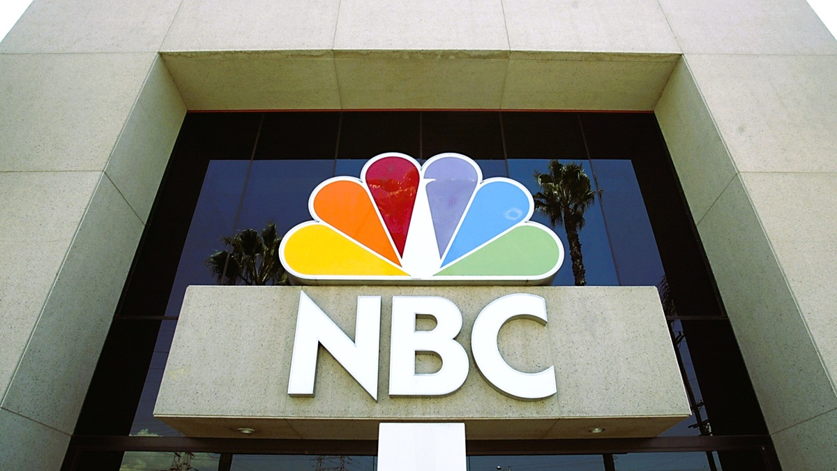 2 New Sitcoms Ordered at NBC, Jamie Lee Curtis & Jane Lynch Attached