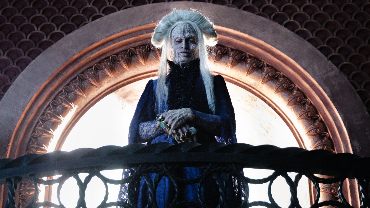 Dracula Director Luc Besson on Turning Horror Story into a Gothic ...