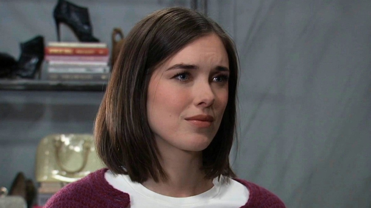 General Hospital Fans Really Want Alexis To Take Down Willow
