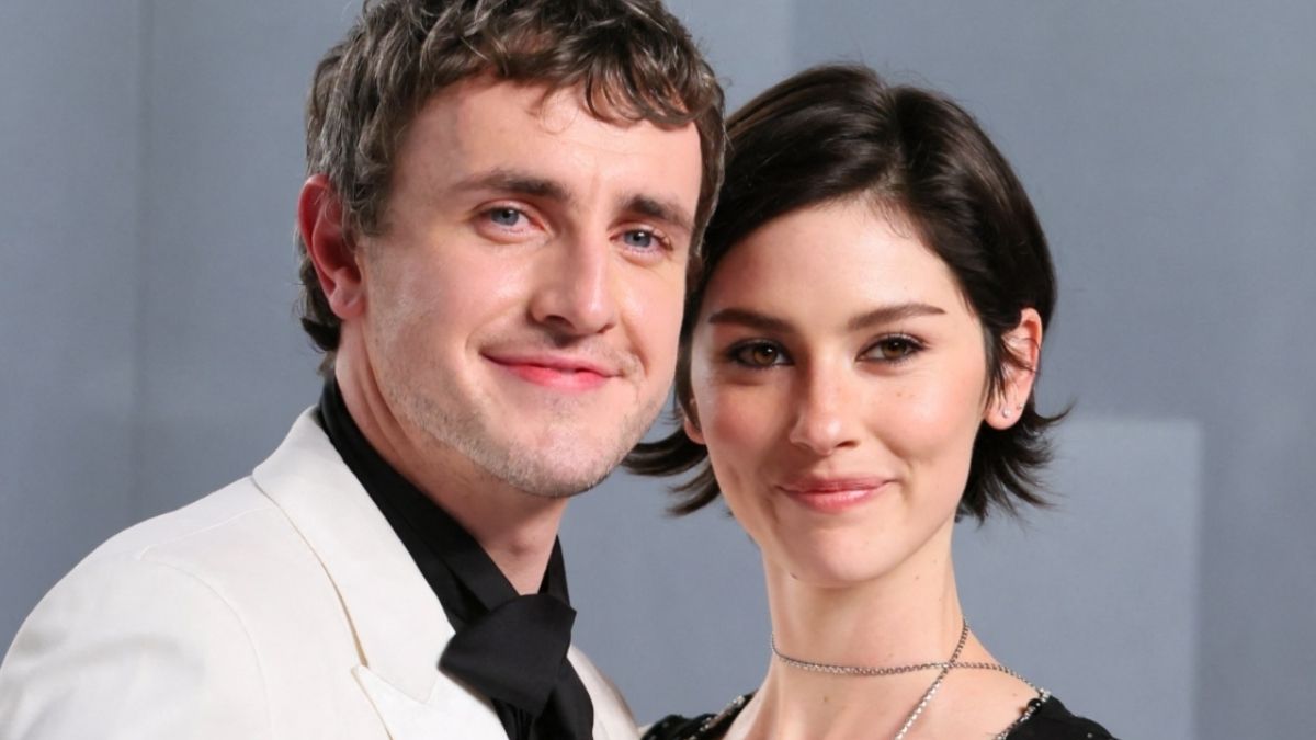 Paul Mescal & Gracie Abrams Share Oscars PDA Moment