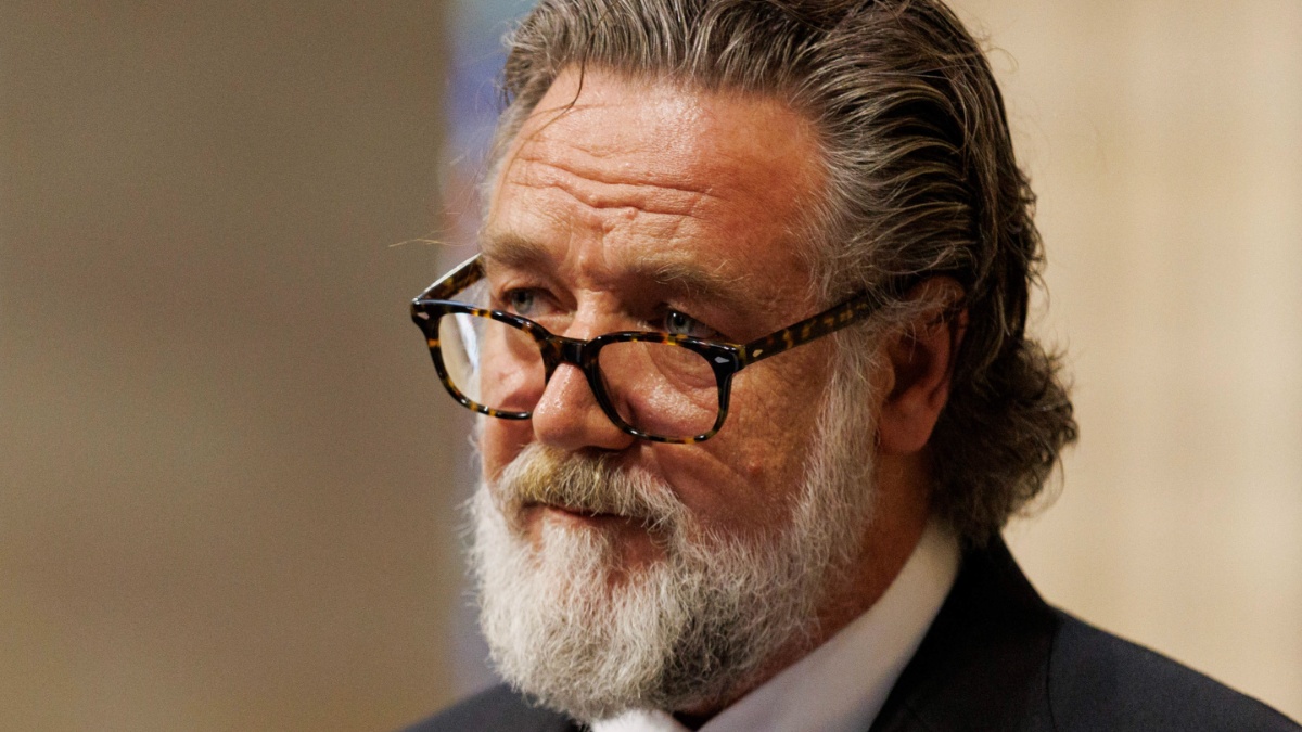 Russell Crowe & Ethan Hawke's New Thriller Sets Theatrical Release Date