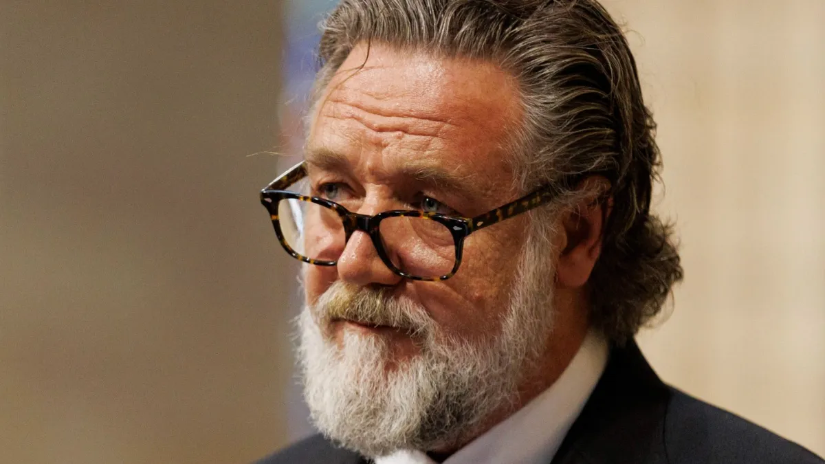 Russell Crowe & Ethan Hawke's New Thriller Sets Theatrical Release Date