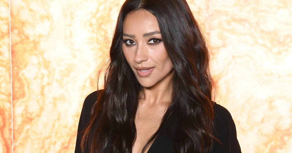 Baywatch: Shay Mitchell & More Join Fox TV Show Reboot Cast