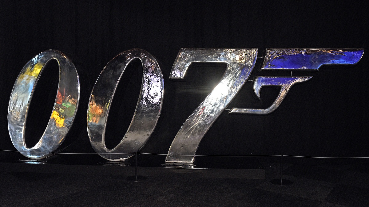 James Bond Fans Are Betting That This Actor Is the Next 007 (But We're ...