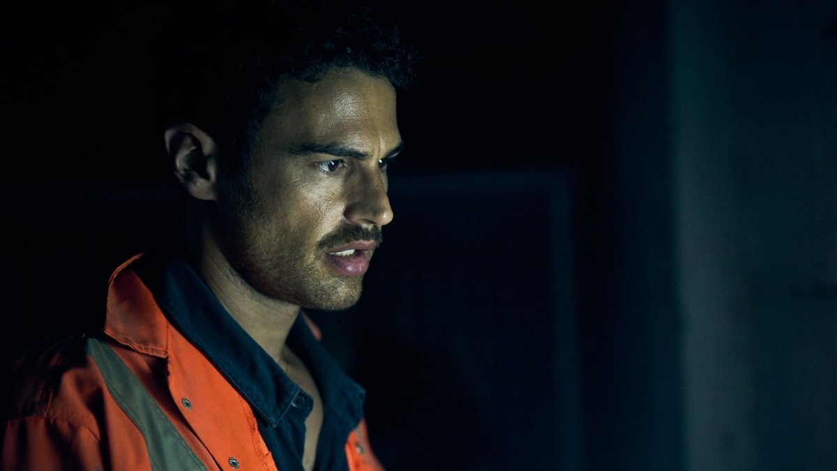 Theo James Talks Twist-Filled Fuze, Reveals His Favorite Heist Movie ...
