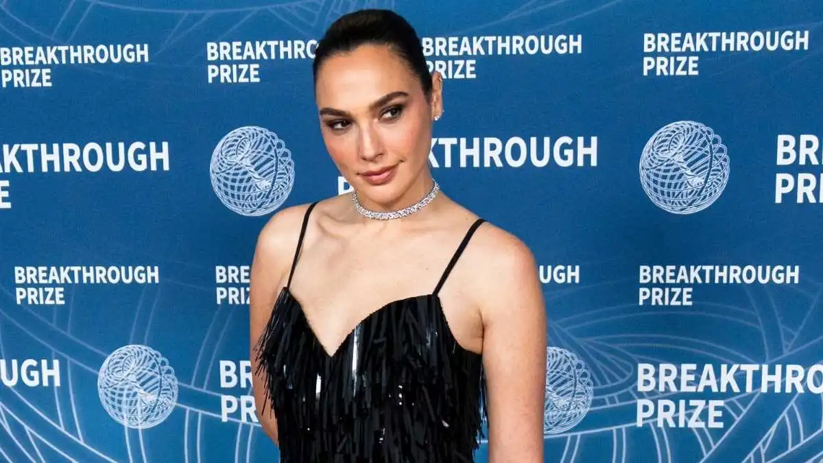 Gal Gadot & Isla Fisher Join Pete Davidson’s Retitled Thriller Movie ...