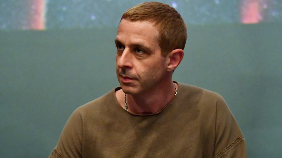 The Social Reckoning Trailer Shows Jeremy Strong's Mark Zuckerberg Look