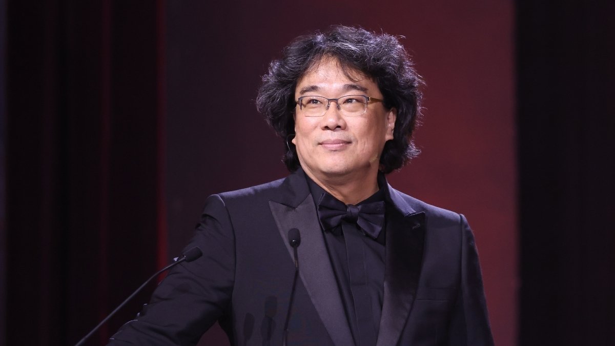 New Bong Joon Ho Movie Gets Title, First Look, & Release Date Window