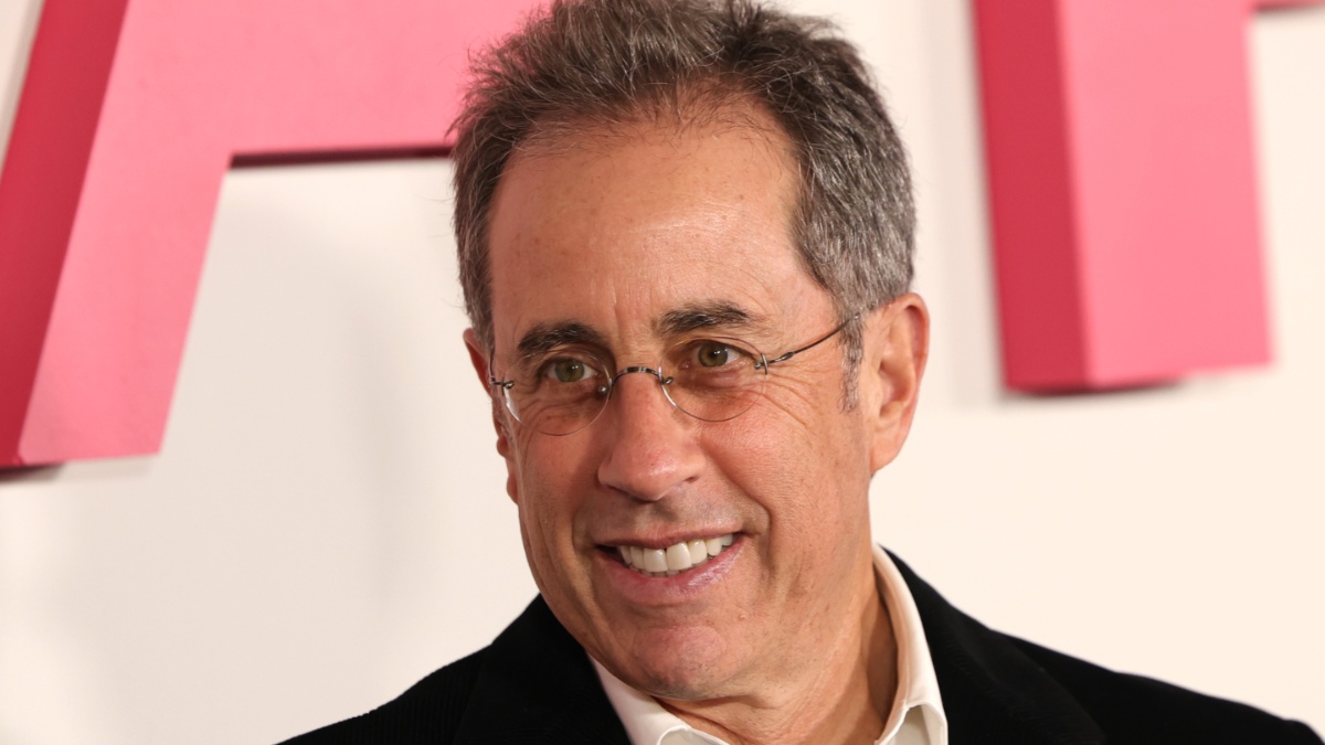 Jerry Seinfeld Pokes Fun at Friends, Calls It Seinfeld With 'Good ...