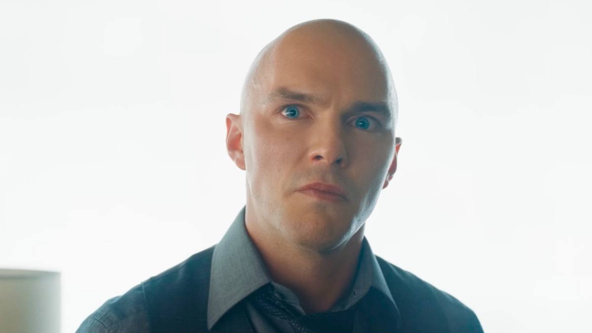 Best Close-up of Lex Luthor’s Warsuit Revealed With Brutal Superman Fight