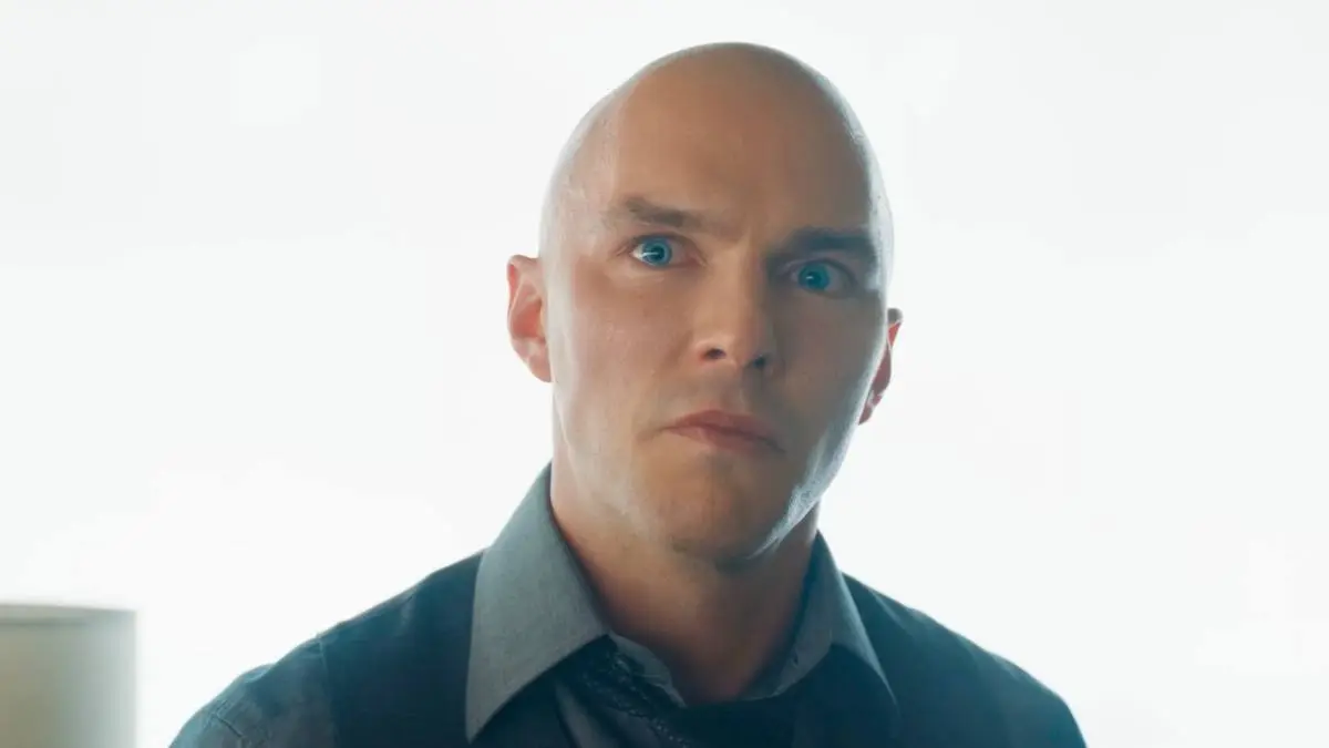 Best Close-up of Lex Luthor’s Warsuit Revealed With Brutal Superman Fight