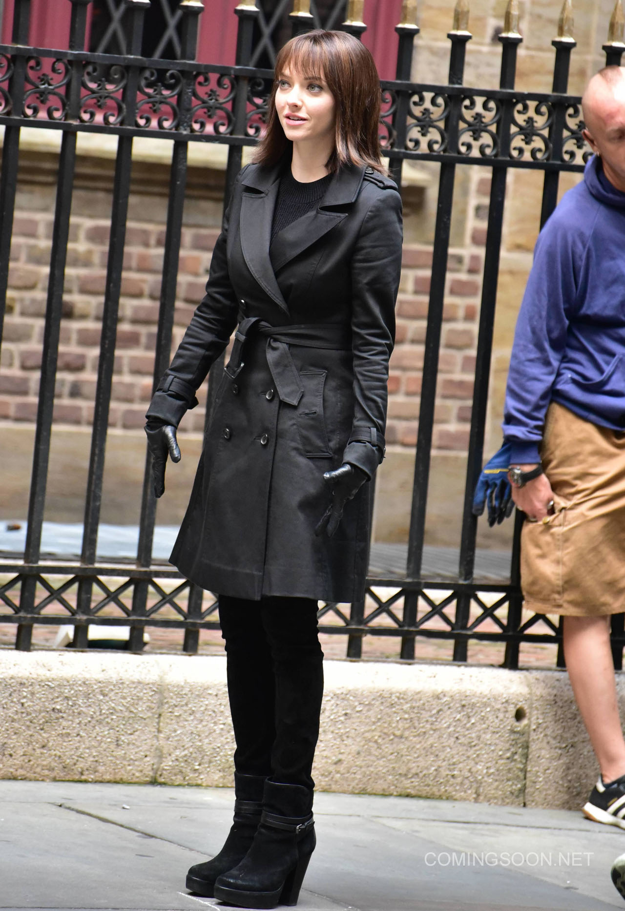 Clive Owen and Amanda Seyfried Photos from the Anon Set